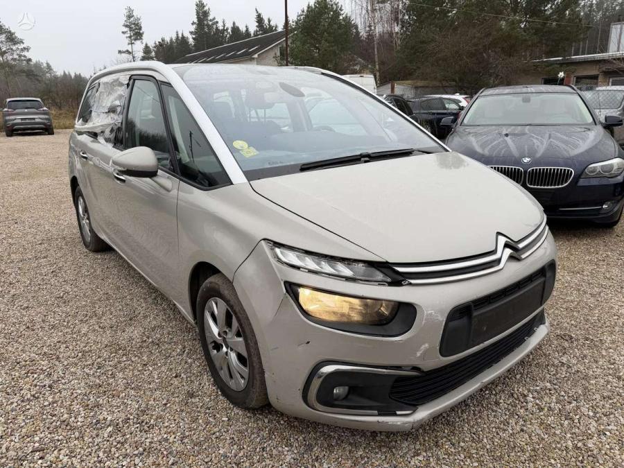 Grey Citroen Grand C4 Picasso 2017 in Ukmerge, with an engine capacity of 1.56 L and mileage of 164 thousand km for 3999 €, photo 3 on AUTOMOTO.COM.LV
