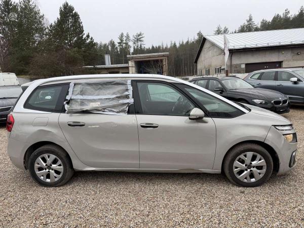 Grey Citroen Grand C4 Picasso 2017 in Ukmerge, with an engine capacity of 1.56 L and mileage of 164 thousand km for 3999 €, photo 4 on AUTOMOTO.COM.LV