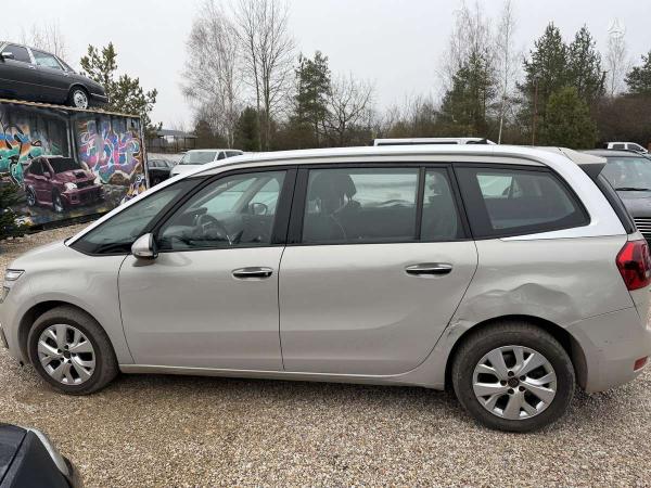 Grey Citroen Grand C4 Picasso 2017 in Ukmerge, with an engine capacity of 1.56 L and mileage of 164 thousand km for 3999 €, photo 8 on AUTOMOTO.COM.LV