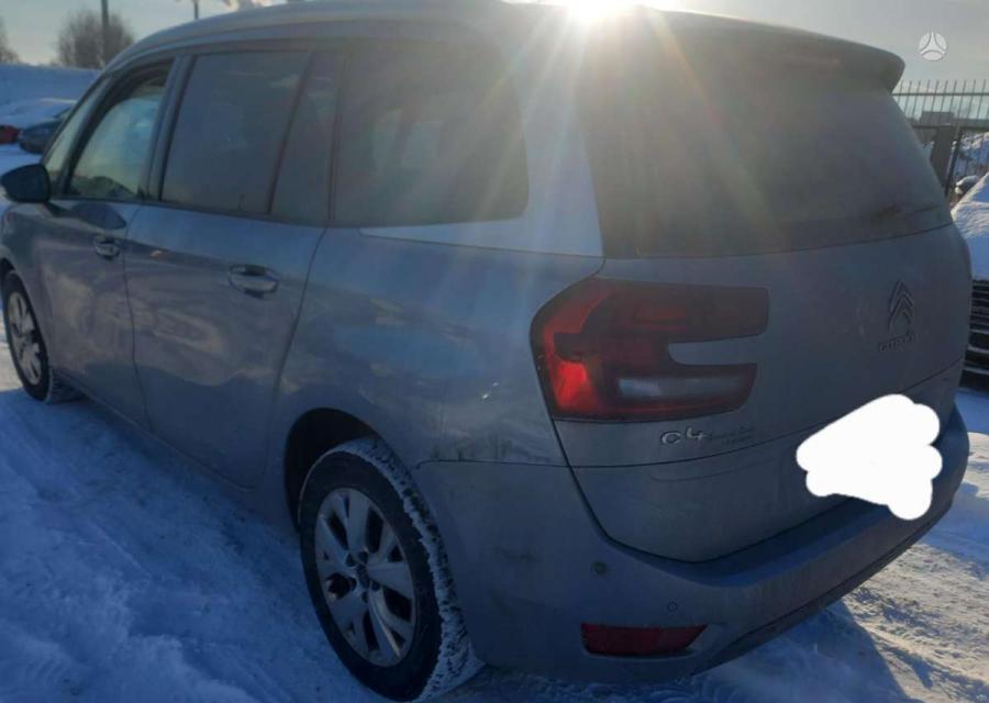 Pelēks Citroen Grand C4 Picasso 2017 Panevēža, ar dzinēja tilpumu 1.56 L un nobraukumu 235 tūkst. km par 6750 €, foto 3 vietnē AUTOMOTO.COM.LV