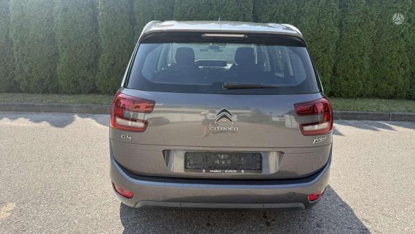 Grey Citroen Grand C4 Picasso 2017 in Kaunas, with an engine capacity of 1.20 L and mileage of 178 thousand km for 5900 €, photo 8 on AUTOMOTO.COM.LV