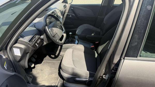 Grey Citroen Grand C4 Picasso 2017 in Kaunas, with an engine capacity of 1.20 L and mileage of 178 thousand km for 5900 €, photo 10 on AUTOMOTO.COM.LV