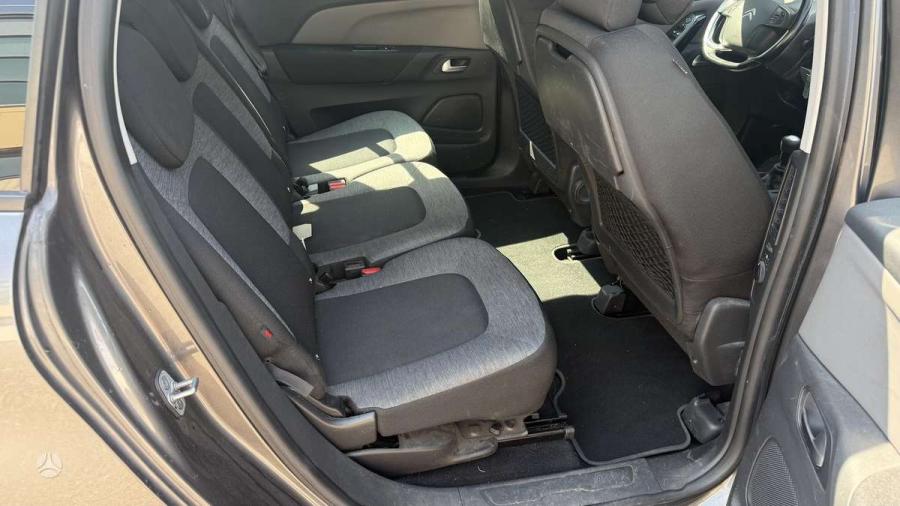 Pelēks Citroen Grand C4 Picasso 2017 Kauņa, ar dzinēja tilpumu 1.20 L un nobraukumu 178 tūkst. km par 5900 €, foto 14 vietnē AUTOMOTO.COM.LV