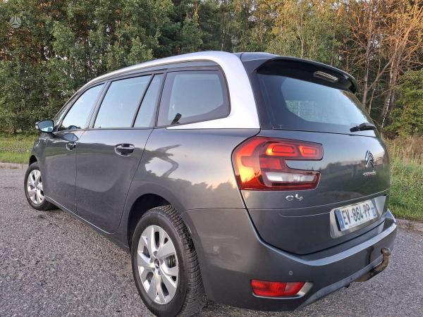 Citroen Grand C4 Picasso 2017 in Kaunas on AUTOMOTO.COM.LV Grey Citroen Grand C4 Picasso 2017 in Kaunas, with an engine capacity of 1.56 L and mileage of 200 thousand km for 6150 €, photo 4 on AUTOMOTO.COM.LV