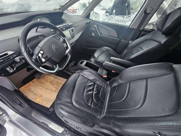 Pelēks Citroen Grand C4 Picasso 2018 Tauragė, ar dzinēja tilpumu 1.56 L un nobraukumu 271 tūkst. km par 8200 €, foto 8 vietnē AUTOMOTO.COM.LV