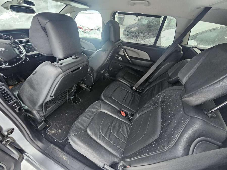 Grey Citroen Grand C4 Picasso 2018 in Taurage, with an engine capacity of 1.56 L and mileage of 271 thousand km for 8200 €, photo 11 on AUTOMOTO.COM.LV