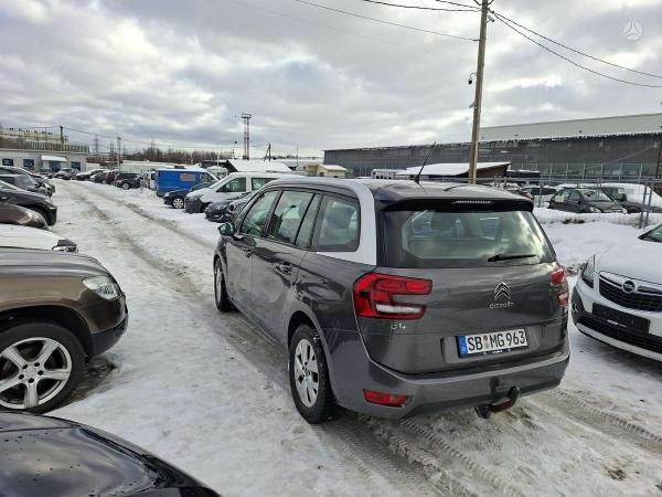 Pelēks Citroen Grand C4 Picasso 2018 Kauņa, ar dzinēja tilpumu 1.56 L un nobraukumu 275 tūkst. km par 7350 €, foto 6 vietnē AUTOMOTO.COM.LV