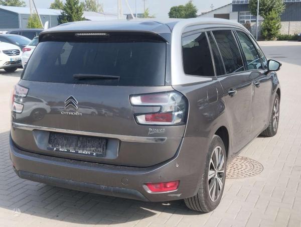 Grey Citroen Grand C4 Picasso 2018 in Taurage, with an engine capacity of 1.56 L and mileage of 220 thousand km for 6600 €, photo 3 on AUTOMOTO.COM.LV