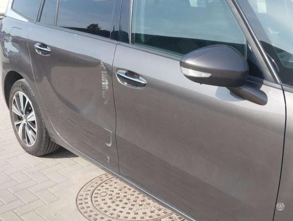 Grey Citroen Grand C4 Picasso 2018 in Taurage, with an engine capacity of 1.56 L and mileage of 220 thousand km for 6600 €, photo 5 on AUTOMOTO.COM.LV