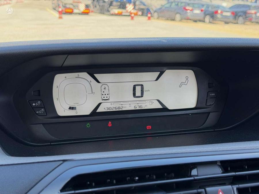Pelēks Citroen Grand C4 Picasso 2018 Tauragė, ar dzinēja tilpumu 1.60 L un nobraukumu 302 tūkst. km par 6300 €, foto 18 vietnē AUTOMOTO.COM.LV