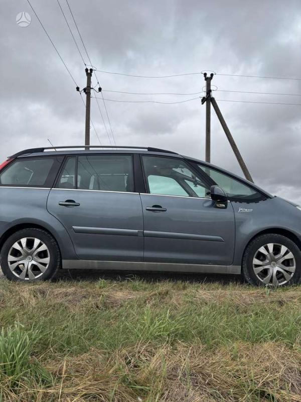 Pelēks Citroen Grand C4 Picasso 2008 Kauņa, ar dzinēja tilpumu 2.00 L un nobraukumu 319 tūkst. km par 1450 €, foto 4 vietnē AUTOMOTO.COM.LV