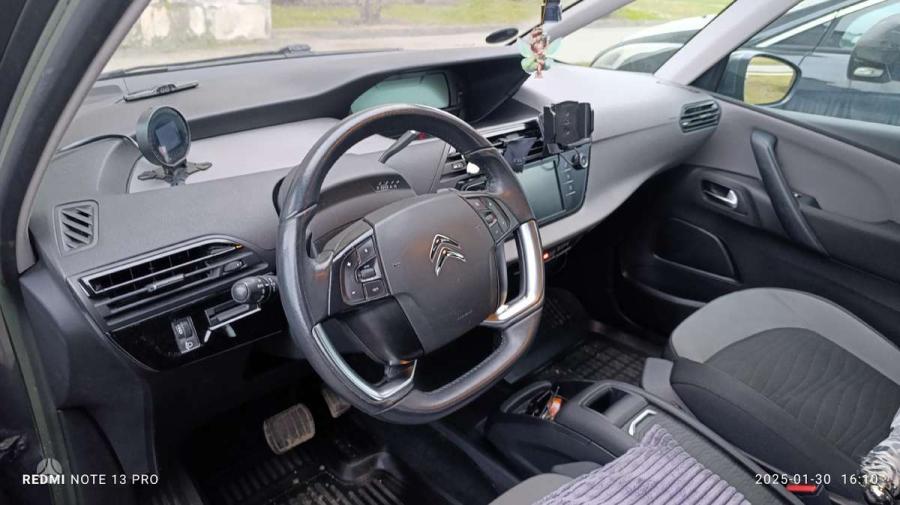 Pelēks Citroen Grand C4 Picasso 2015 Kauņa, ar dzinēja tilpumu 1.56 L un nobraukumu 187 tūkst. km par 5900 €, foto 7 vietnē AUTOMOTO.COM.LV