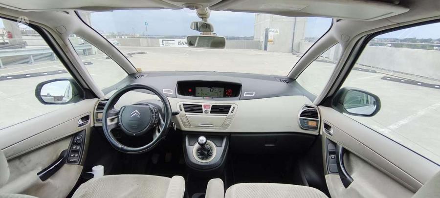 Citroen Grand C4 Picasso 2007 in Vilnius, with an engine capacity of 1.60 L and mileage of 295 thousand km for 1300 €, photo 4 on AUTOMOTO.COM.LV