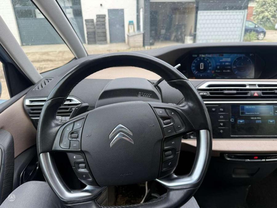 Citroen Grand C4 Picasso 2014 in Marijampole, with an engine capacity of 2.00 L and mileage of 230 thousand km for 4999 €, photo 4 on AUTOMOTO.COM.LV