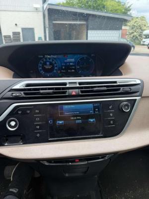 Citroen Grand C4 Picasso 2014 in Marijampole, with an engine capacity of 2.00 L and mileage of 230 thousand km for 4999 €, photo 6 on AUTOMOTO.COM.LV