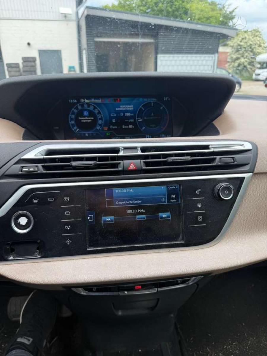 Citroen Grand C4 Picasso 2014 in Marijampole, with an engine capacity of 2.00 L and mileage of 230 thousand km for 4999 €, photo 6 on AUTOMOTO.COM.LV