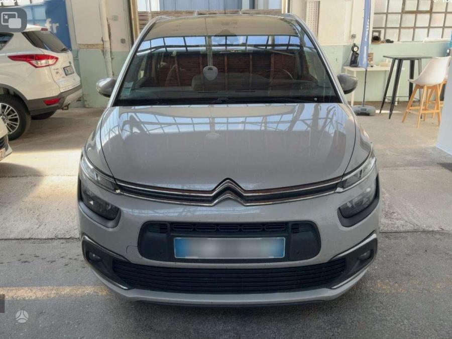 Citroen Grand C4 Picasso 2017 in Vilnius, with an engine capacity of 1.56 L and mileage of 200 thousand km for 6270 €, photo 3 on AUTOMOTO.COM.LV