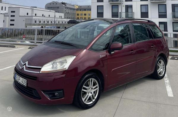 Sarkans Citroen Grand C4 Picasso 2008 Viļņa, ar dzinēja tilpumu 2.00 L un nobraukumu 230 tūkst. km par 2300 €, foto 1 vietnē AUTOMOTO.COM.LV