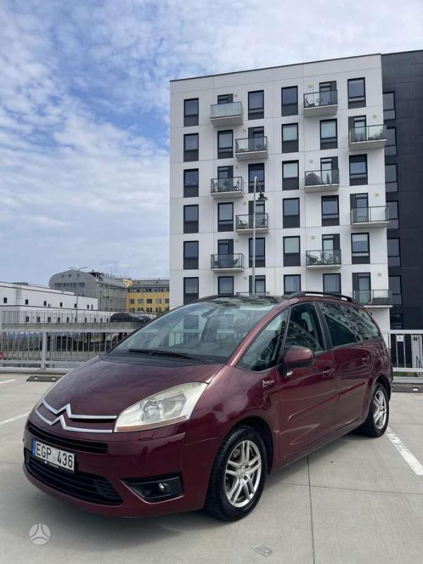 Sarkans Citroen Grand C4 Picasso 2008 Viļņa, ar dzinēja tilpumu 2.00 L un nobraukumu 230 tūkst. km par 2300 €, foto 2 vietnē AUTOMOTO.COM.LV