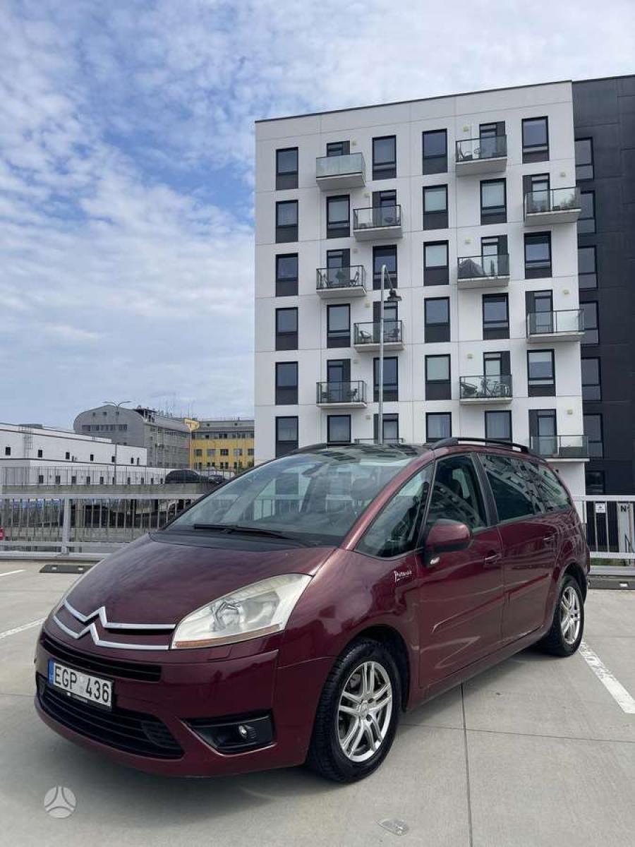 Sarkans Citroen Grand C4 Picasso 2008 Viļņa, ar dzinēja tilpumu 2.00 L un nobraukumu 230 tūkst. km par 2300 €, foto 3 vietnē AUTOMOTO.COM.LV