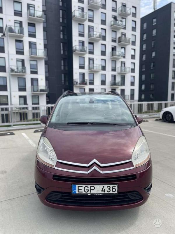Sarkans Citroen Grand C4 Picasso 2008 Viļņa, ar dzinēja tilpumu 2.00 L un nobraukumu 230 tūkst. km par 2300 €, foto 3 vietnē AUTOMOTO.COM.LV
