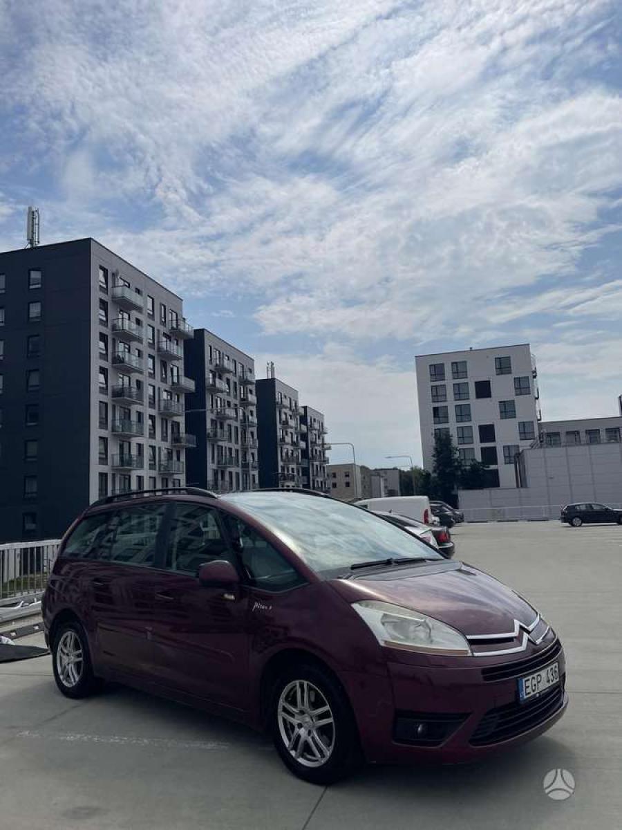 Sarkans Citroen Grand C4 Picasso 2008 Viļņa, ar dzinēja tilpumu 2.00 L un nobraukumu 230 tūkst. km par 2300 €, foto 5 vietnē AUTOMOTO.COM.LV