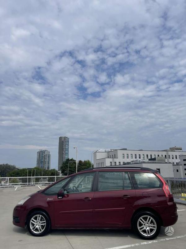 Sarkans Citroen Grand C4 Picasso 2008 Viļņa, ar dzinēja tilpumu 2.00 L un nobraukumu 230 tūkst. km par 2300 €, foto 9 vietnē AUTOMOTO.COM.LV