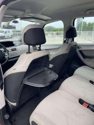 Sarkans Citroen Grand C4 Picasso 2008 Viļņa, ar dzinēja tilpumu 2.00 L un nobraukumu 230 tūkst. km par 2300 €, foto 16 vietnē AUTOMOTO.COM.LV