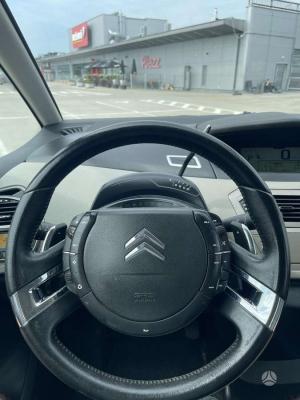 Sarkans Citroen Grand C4 Picasso 2008 Viļņa, ar dzinēja tilpumu 2.00 L un nobraukumu 230 tūkst. km par 2300 €, foto 17 vietnē AUTOMOTO.COM.LV