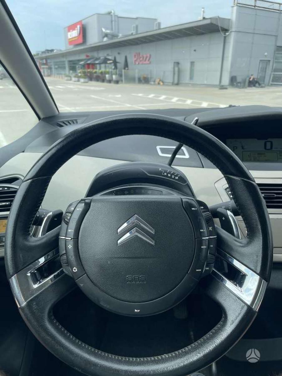 Sarkans Citroen Grand C4 Picasso 2008 Viļņa, ar dzinēja tilpumu 2.00 L un nobraukumu 230 tūkst. km par 2300 €, foto 17 vietnē AUTOMOTO.COM.LV