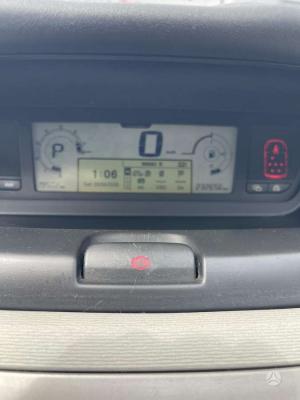Sarkans Citroen Grand C4 Picasso 2008 Viļņa, ar dzinēja tilpumu 2.00 L un nobraukumu 230 tūkst. km par 2300 €, foto 18 vietnē AUTOMOTO.COM.LV