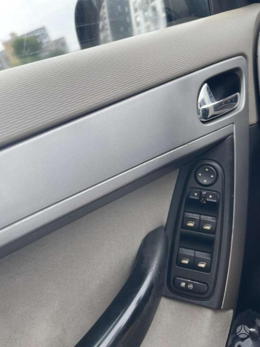 Sarkans Citroen Grand C4 Picasso 2008 Viļņa, ar dzinēja tilpumu 2.00 L un nobraukumu 230 tūkst. km par 2300 €, foto 21 vietnē AUTOMOTO.COM.LV