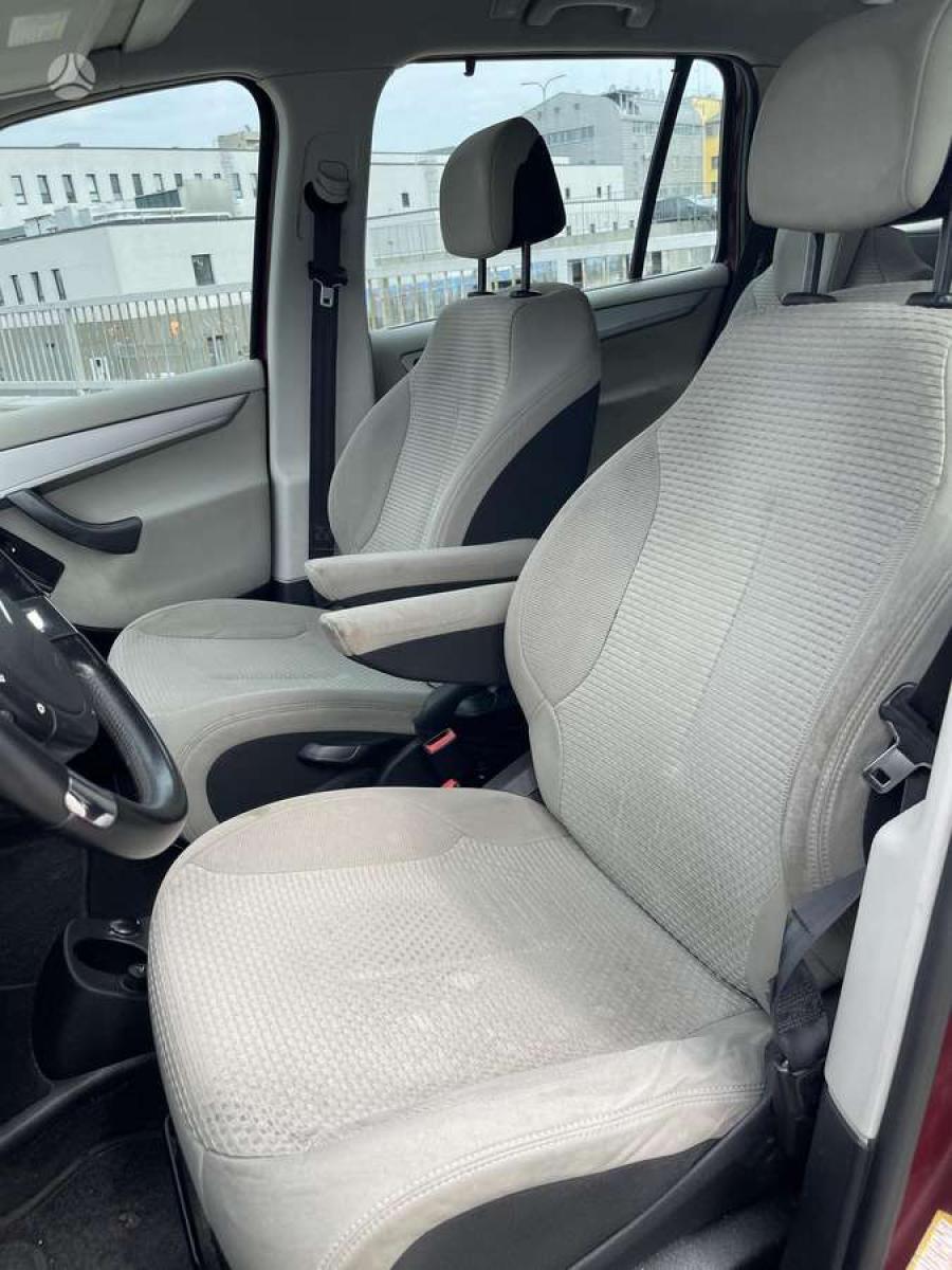 Sarkans Citroen Grand C4 Picasso 2008 Viļņa, ar dzinēja tilpumu 2.00 L un nobraukumu 230 tūkst. km par 2300 €, foto 24 vietnē AUTOMOTO.COM.LV