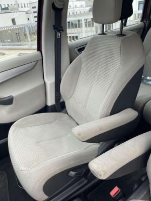Sarkans Citroen Grand C4 Picasso 2008 Viļņa, ar dzinēja tilpumu 2.00 L un nobraukumu 230 tūkst. km par 2300 €, foto 25 vietnē AUTOMOTO.COM.LV
