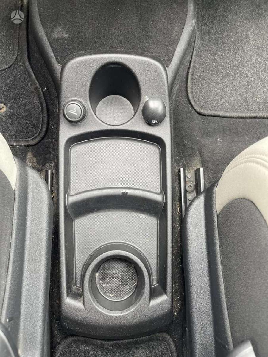 Sarkans Citroen Grand C4 Picasso 2008 Viļņa, ar dzinēja tilpumu 2.00 L un nobraukumu 230 tūkst. km par 2300 €, foto 29 vietnē AUTOMOTO.COM.LV