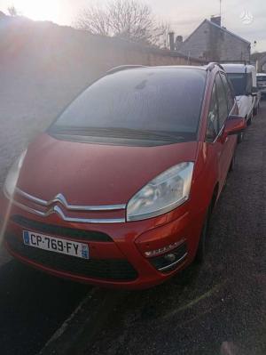 Sarkans Citroen Grand C4 Picasso 2012 Tauragė, ar dzinēja tilpumu 2.00 L un nobraukumu 250 tūkst. km par 2050 €, foto 2 vietnē AUTOMOTO.COM.LV
