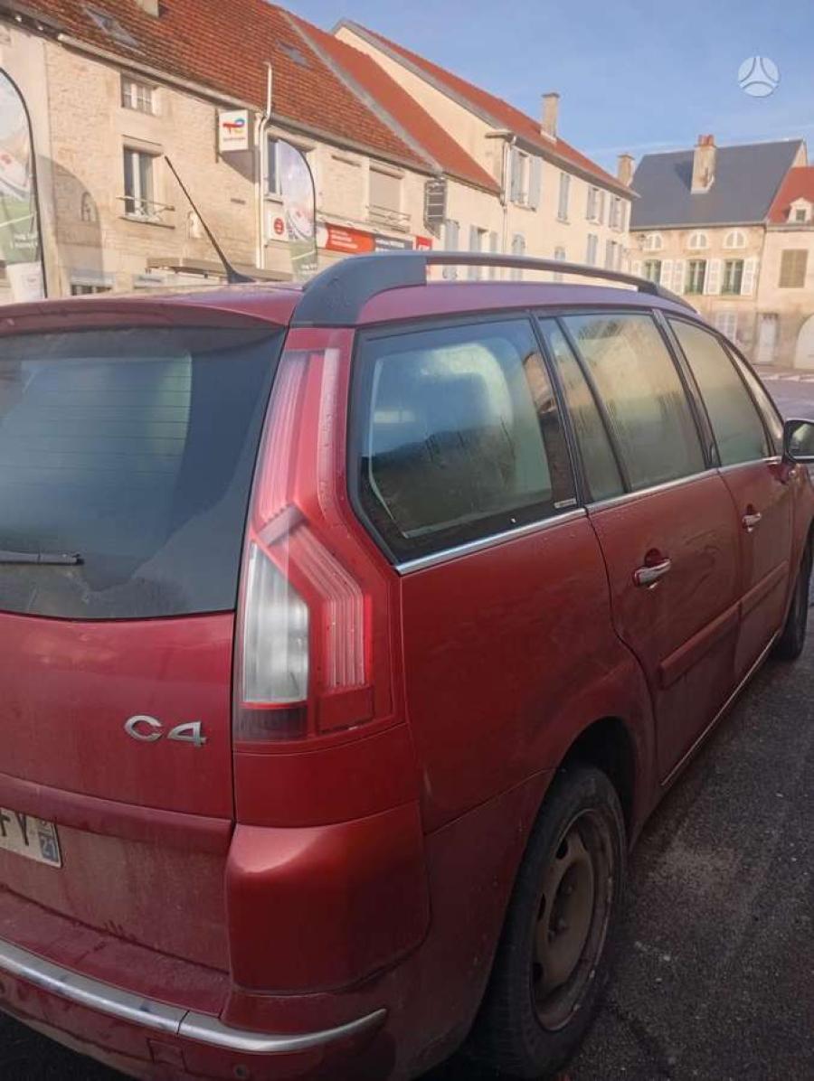 Sarkans Citroen Grand C4 Picasso 2012 Tauragė, ar dzinēja tilpumu 2.00 L un nobraukumu 250 tūkst. km par 2050 €, foto 5 vietnē AUTOMOTO.COM.LV