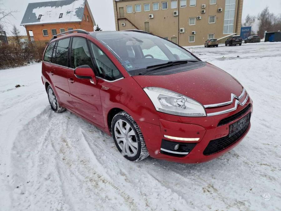 Sarkans Citroen Grand C4 Picasso 2013 Panevēža, ar dzinēja tilpumu 1.59 L un nobraukumu 221 tūkst. km par 3850 €, foto 3 vietnē AUTOMOTO.COM.LV