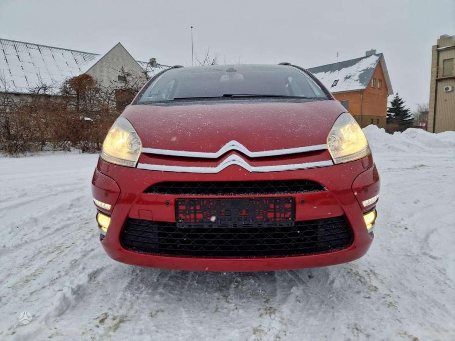 Sarkans Citroen Grand C4 Picasso 2013 Panevēža, ar dzinēja tilpumu 1.59 L un nobraukumu 221 tūkst. km par 3850 €, foto 4 vietnē AUTOMOTO.COM.LV