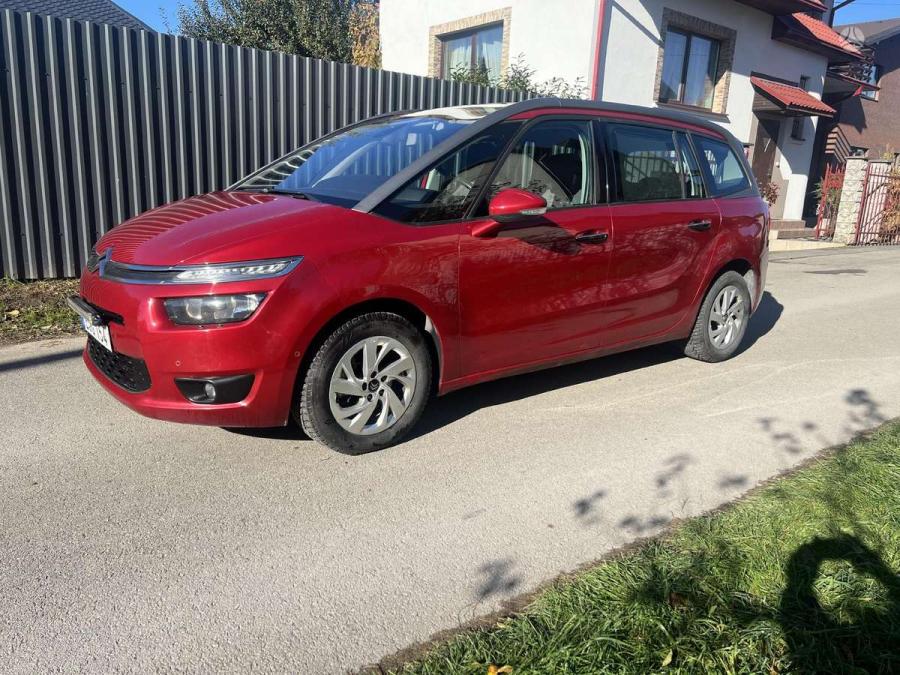 Red Citroen Grand C4 Picasso 2014 in Kaunas, with an engine capacity of 1.60 L and mileage of 230 thousand km for 4900 €, photo 1 on AUTOMOTO.COM.LV