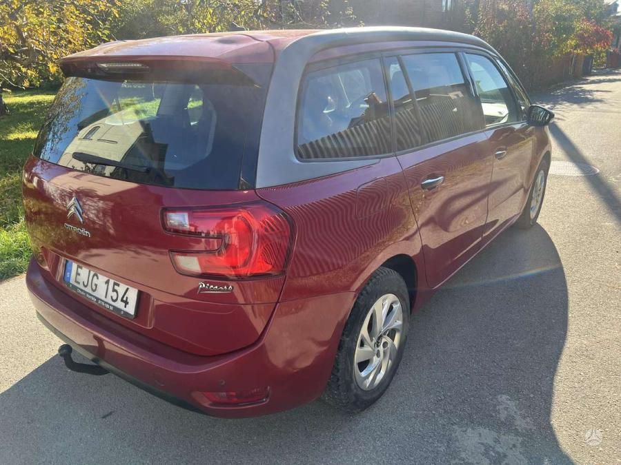 Red Citroen Grand C4 Picasso 2014 in Kaunas, with an engine capacity of 1.60 L and mileage of 230 thousand km for 4900 €, photo 4 on AUTOMOTO.COM.LV