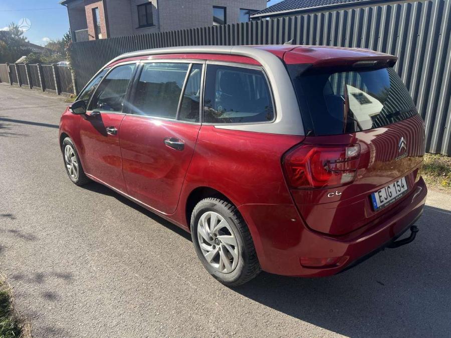 Red Citroen Grand C4 Picasso 2014 in Kaunas, with an engine capacity of 1.60 L and mileage of 230 thousand km for 4900 €, photo 6 on AUTOMOTO.COM.LV