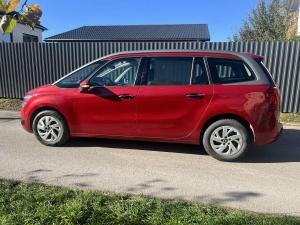 Red Citroen Grand C4 Picasso 2014 in Kaunas, with an engine capacity of 1.60 L and mileage of 230 thousand km for 4900 €, photo 7 on AUTOMOTO.COM.LV