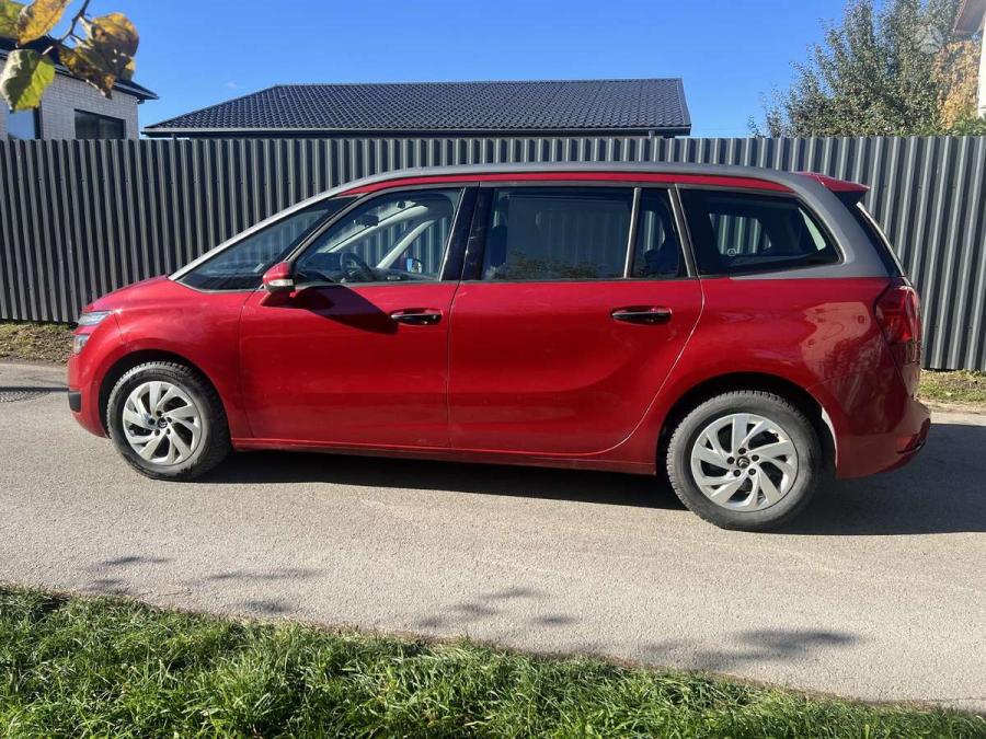 Red Citroen Grand C4 Picasso 2014 in Kaunas, with an engine capacity of 1.60 L and mileage of 230 thousand km for 4900 €, photo 7 on AUTOMOTO.COM.LV