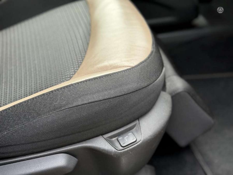 Sarkans Citroen Grand C4 Picasso 2014 Mažeikiai, ar dzinēja tilpumu 2.00 L un nobraukumu 267 tūkst. km par 5200 €, foto 19 vietnē AUTOMOTO.COM.LV