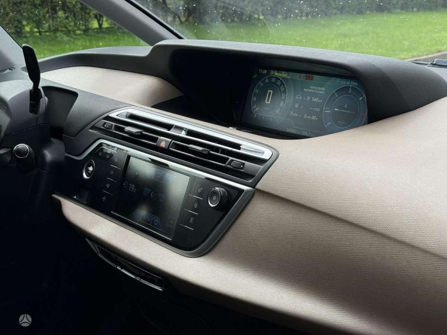 Sarkans Citroen Grand C4 Picasso 2014 Mažeikiai, ar dzinēja tilpumu 2.00 L un nobraukumu 267 tūkst. km par 5200 €, foto 24 vietnē AUTOMOTO.COM.LV