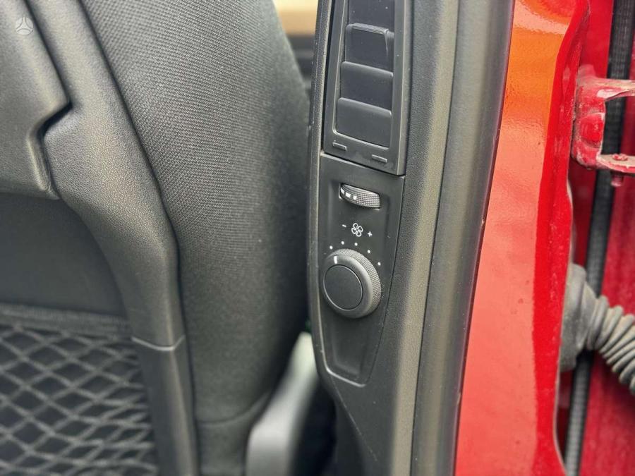 Sarkans Citroen Grand C4 Picasso 2014 Mažeikiai, ar dzinēja tilpumu 2.00 L un nobraukumu 267 tūkst. km par 5200 €, foto 25 vietnē AUTOMOTO.COM.LV