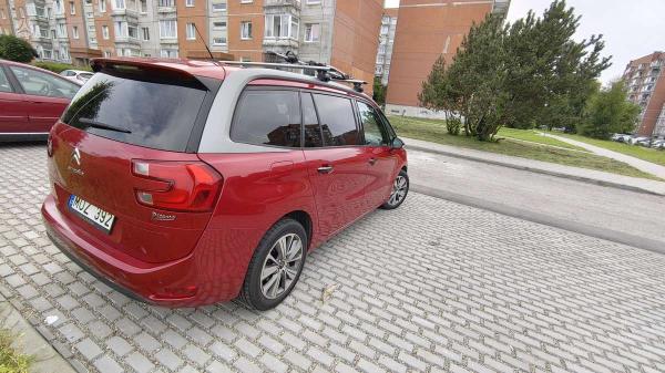 Red Citroen Grand C4 Picasso 2015 in Klaipeda, with an engine capacity of 1.56 L and mileage of 272 thousand km for 5350 €, photo 4 on AUTOMOTO.COM.LV