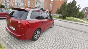 Red Citroen Grand C4 Picasso 2015 in Klaipeda, with an engine capacity of 1.56 L and mileage of 272 thousand km for 5350 €, photo 5 on AUTOMOTO.COM.LV