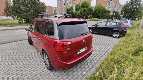 Red Citroen Grand C4 Picasso 2015 in Klaipeda, with an engine capacity of 1.56 L and mileage of 272 thousand km for 5350 €, photo 5 on AUTOMOTO.COM.LV